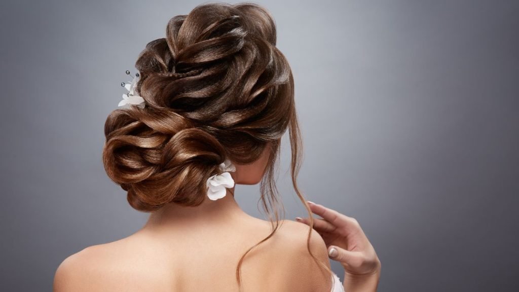 Top 16 Christmas Party Hairstyles for Women To Try This