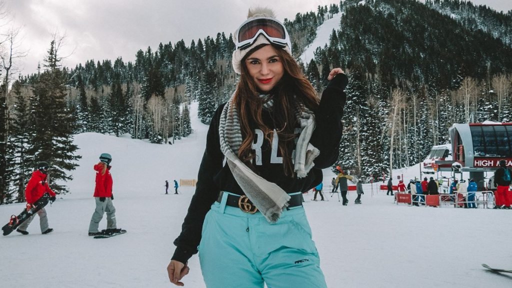 15 Stylish Skiing Outfit Ideas for Women to Rock the Slopes