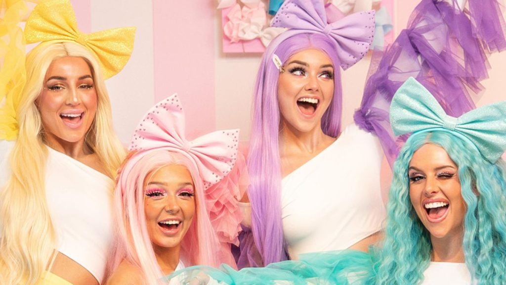 11 Dreamy Dolly Style Outfits for a Playful, Girly Look