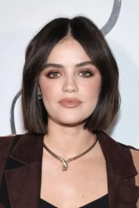 14 Side Part Blunt Cut Ideas for a Sleek and Stylish Vibe