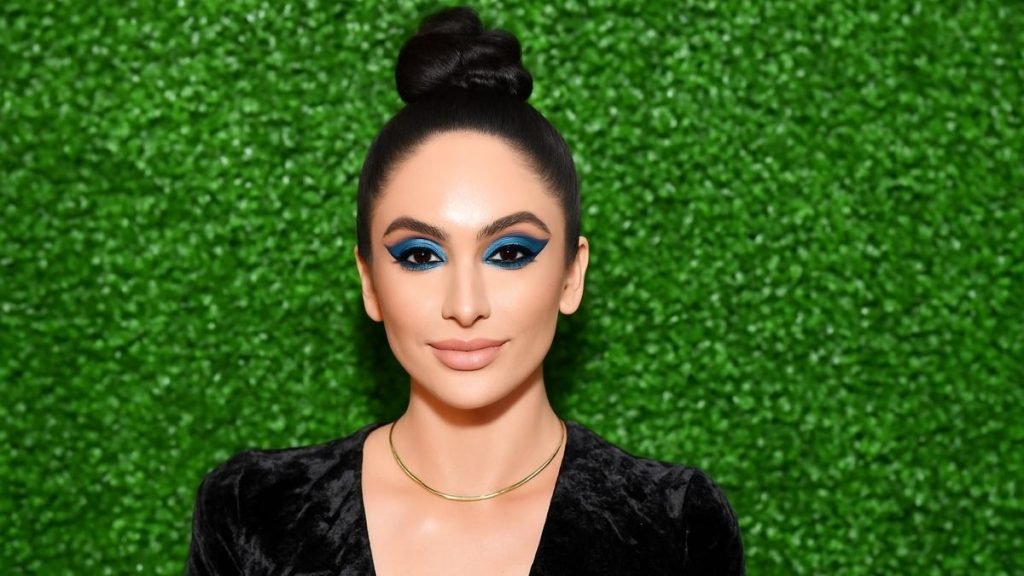 13 Must-Try Blue Makeup Looks That Are Simply Mesmerizing
